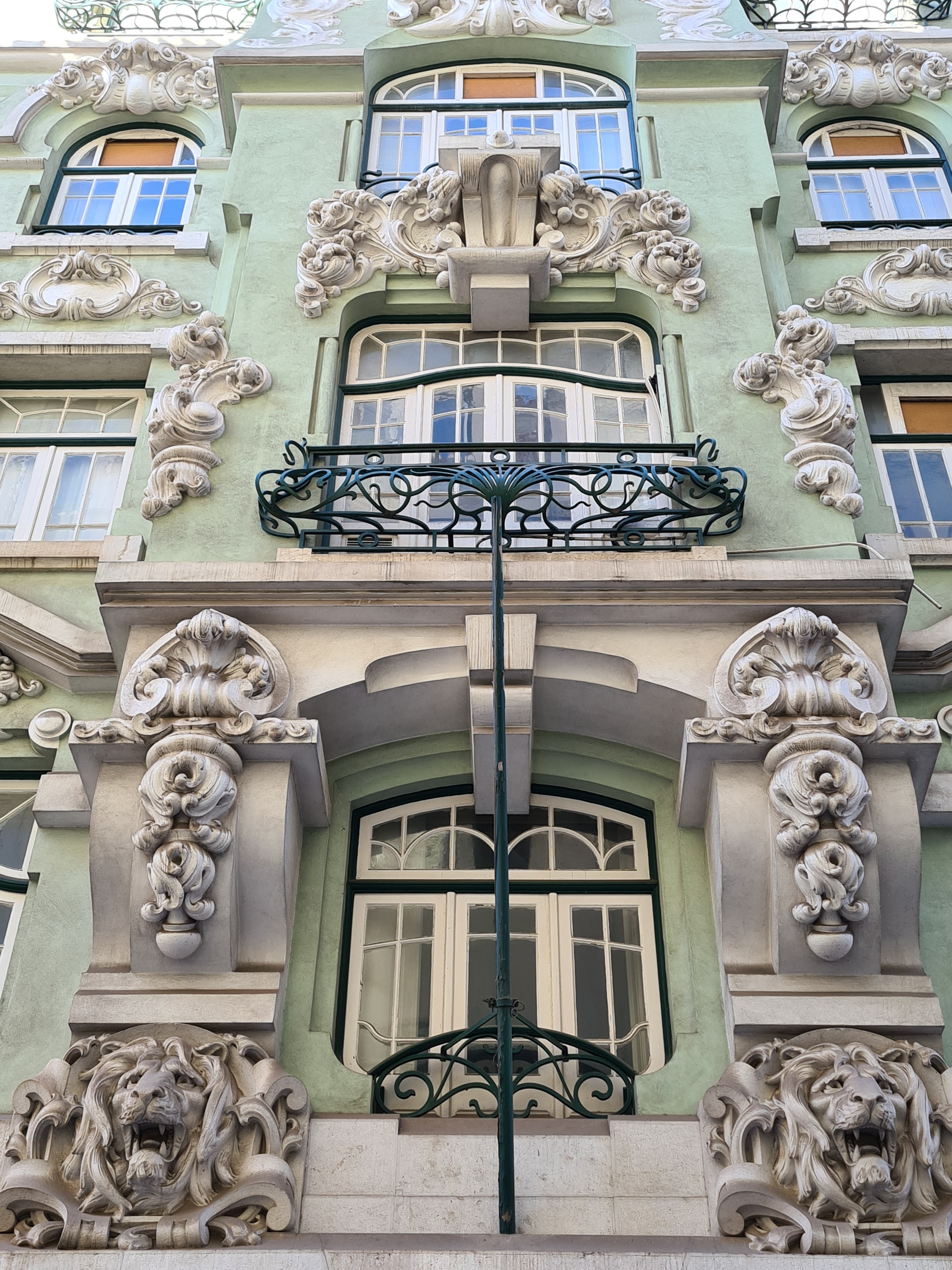 Lisbon – some more Arte Nova architecture – The Gannet